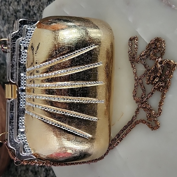 Sasha New York | Bags | Clamshell Gold Faux Diamond Crossbody By Sasha ...